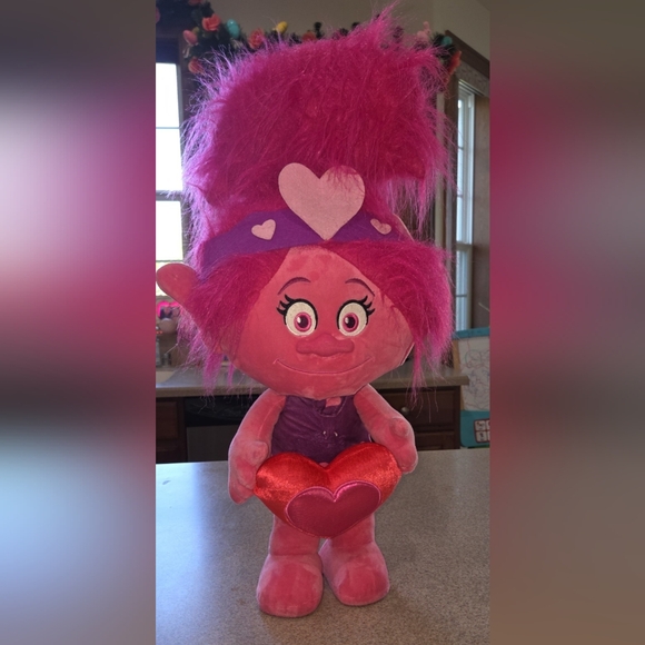Trolls | Toys | Trolls World Tour Queen Poppy Heart 24 Standing Greeter ...